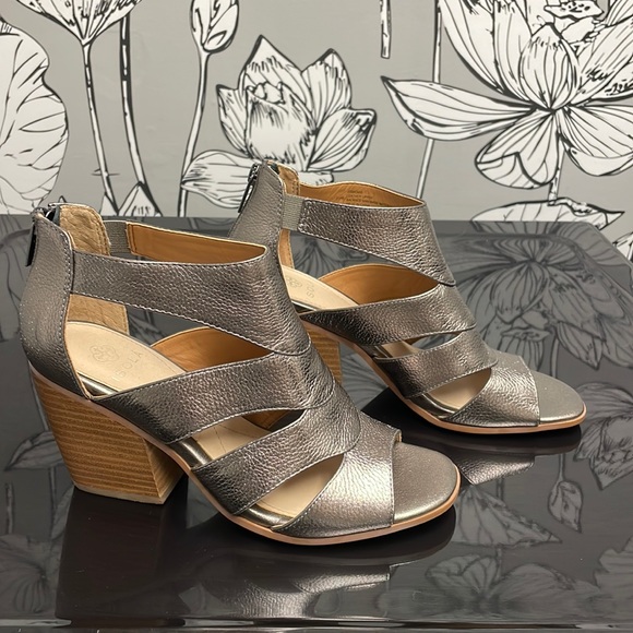 Isola | Shoes | Womens Isola Metallic Sandals | Poshmark